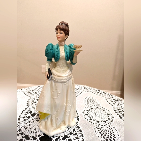 Accents | Avon The 1997 Mrs Albee Figurine | Poshmark